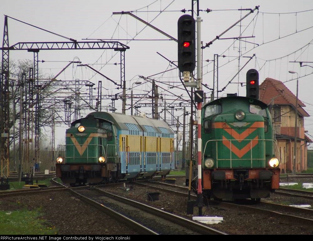 SP42-200 (left) and SM42-131